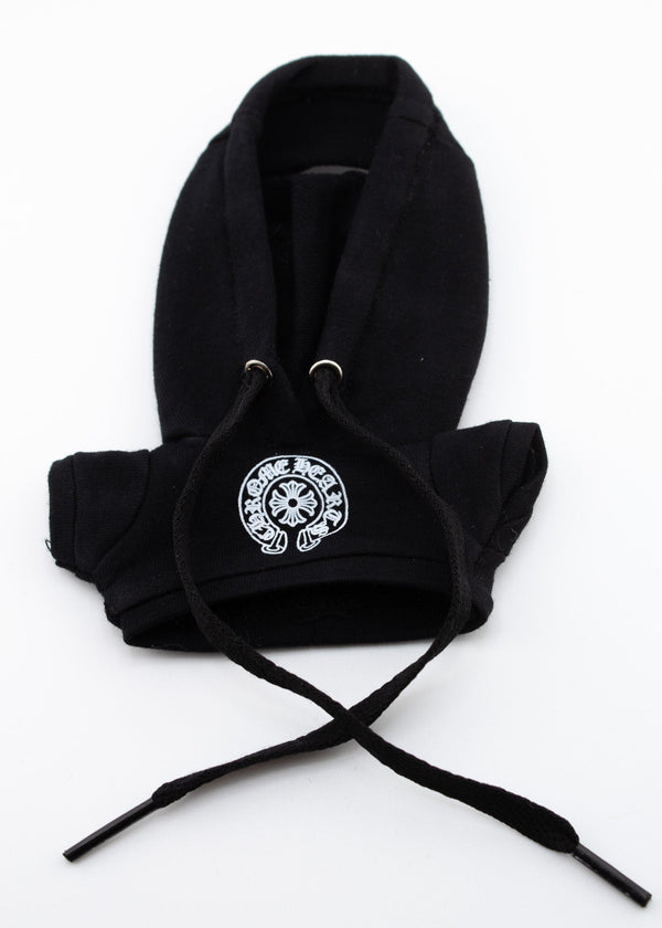 Labubu Chrome Cutie Outfit – Gothic Hoodie Plush Look – Living With Labubu